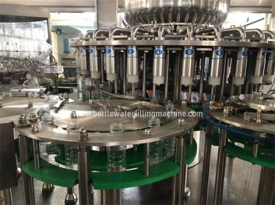 Cina Succo della bottiglia, materiale da otturazione dell'acqua minerale e tappatrice di plastica automatici in vendita