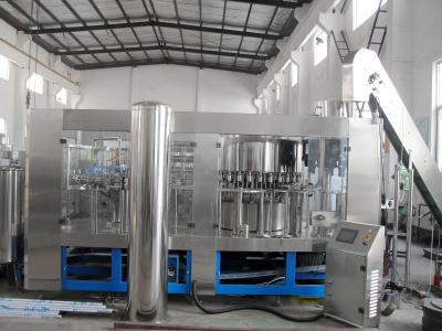 Cina Imbottigliatrice di plastica professionale dell'imbottigliatrice/succo in vendita