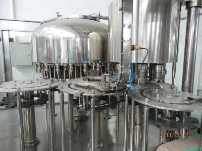 Cina piccola macchina di rifornimento dell'acqua minerale della bottiglia dell'animale domestico 5000-6000bph con l'alta velocità in vendita
