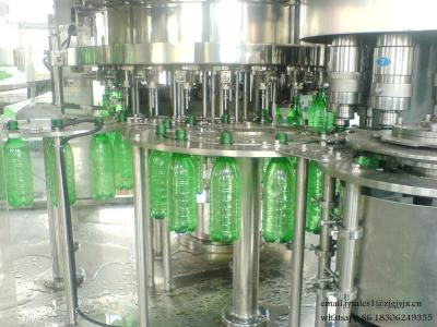 Cina macchina di rifornimento gassosa 330-2000ML della bevanda, pianta di coperchiamento di riempimento di lavaggio delle bottiglie in vendita