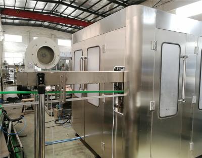 Cina La bottiglia rotatoria automatica ha carbonatato la macchina di rifornimento della bevanda/la linea produzione della bibita in vendita