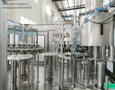 Cina Piccola materiale gassoso della macchina di rifornimento della bevanda dell'ANIMALE DOMESTICO bottiglia automatica SUS304 in vendita