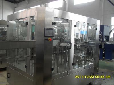 China Termine a máquina de engarrafamento carbonatada do refresco, máquina de enchimento carbonatada da bebida à venda
