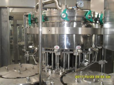 China Termine a máquina de engarrafamento carbonatada do refresco, máquina de enchimento carbonatada da bebida à venda