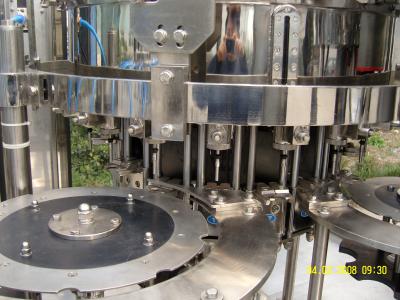 Cina macchina di rifornimento gassosa 330-2000ml della bevanda, macchina di rifornimento dell'acqua frizzante della bottiglia di vetro in vendita