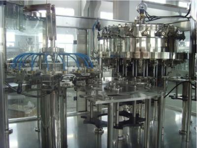 China A taxa alta carbonatou a máquina de engarrafamento da máquina de enchimento do refresco/CDD para o enchimento da bebida à venda