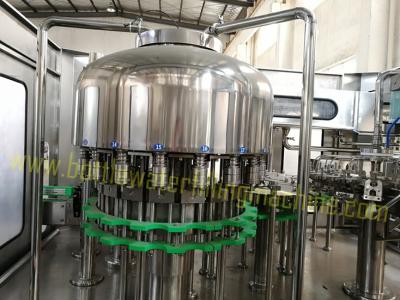 Cina 3 in 1 riempitore dell'imbottigliamento della vitamina/acqua minerale di Monoblock in vendita
