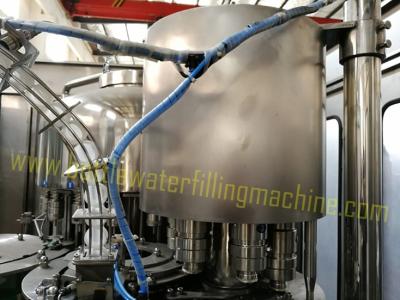 Cina Tappatrice durevole 5000 della bottiglia di acqua del RO - capacità 6000B/H in vendita