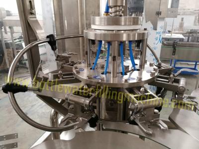 中国 一定した圧力詰物が付いている飲料/水差しの充填機 販売のため