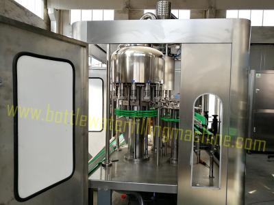 Cina imbottigliatrice dell'acqua 4000BPH piccola, riempitore di plastica della bottiglia in vendita