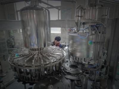 Cina 4 in 1 macchina gassata del riempitore della bevanda, attrezzatura di riempimento dell'acqua in vendita