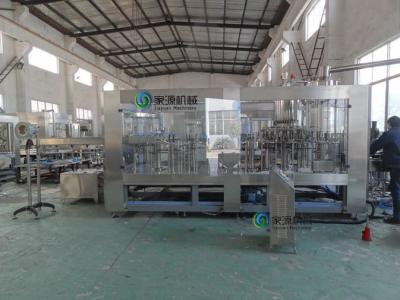 Cina Pianta dell'imbottigliamento del succo di frutta di 4000 BPH con la tappatrice in vendita