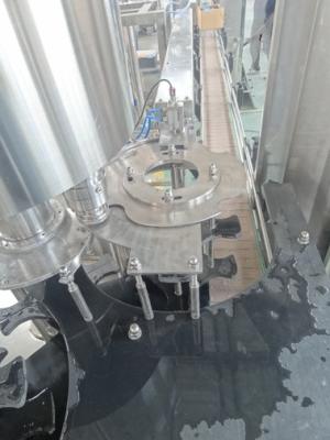 Cina Linea di riempimento imbottigliatrice della bevanda liquida automatica dell'acqua di 2500BPH 10L in vendita