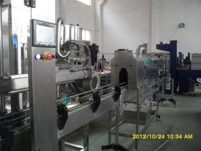 China De vlakke Fles OPS krimpt Etiketteringsmachine 2000BPH voor Drank Te koop