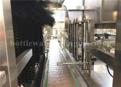 Cina 300BPH macchina di rifornimento dell'acqua da 5 galloni, materiale da otturazione di lavaggio delle bottiglie e tappatrice in vendita