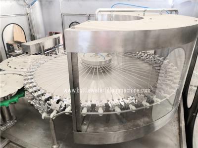 中国 満ちるおおう機械を洗う24000BPH 100-2000mlの天然水 販売のため