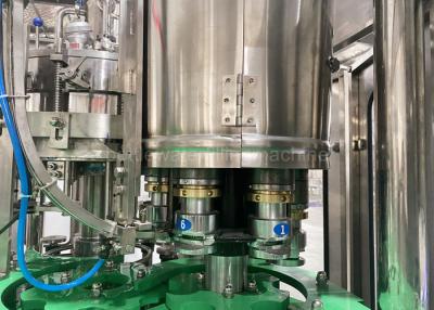 Cina tappatrice del materiale da otturazione della birra della bottiglia di vetro 250ml, imbottigliatrice fredda della bevanda del gas in vendita