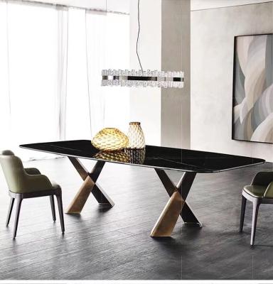 중국 세라믹 식당 가구 식탁을 가진 현대 사치품 소결된 돌 황금 기초 판매용