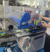 China Pillow Type Fully Automatic Shrinking Machine Heat Shrink Film Packaging Machine for sale