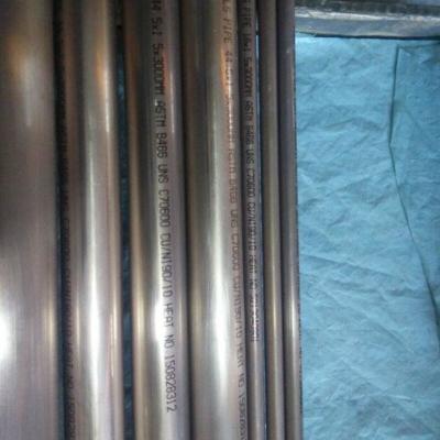 Cina La metropolitana di acciaio inossidabile copre Rod Cabinet Single Clothes Through d'attaccatura Rod 16/19/22/25/32mm ispessito in vendita