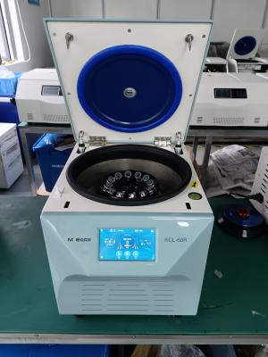 China Compacte bloedcentrifuge met lage snelheid met een capaciteit van 400 ml en koelfunctie Te koop
