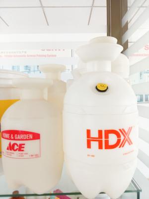 Cina Macchina serigrafica UV automatica per secchielli rotondi in plastica, 3-8L, 35 pezzi/min in vendita