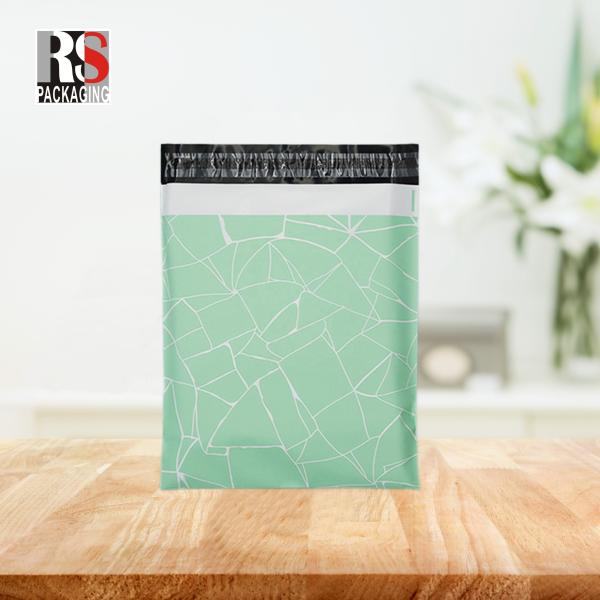 Quality Waterproof Poly Bags With Adhesive Strip Poly Mailer Bags For Clothing Shipping for sale