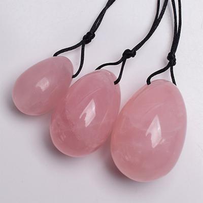 China Jade eieren voor vrouwen maat één set Rozen kwarts Groen Paars Wit Nefriet Xiuyan Jade Te koop