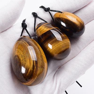 China Jade eieren voor vrouwen maat één set Rozen kwarts Groen Paars Wit Nefriet Xiuyan Jade Te koop