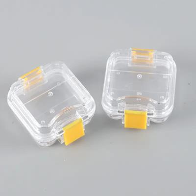 中国 正方形の形のロックOEM ODMと透明なプラスチック王冠箱 販売のため