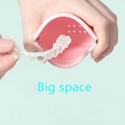 Cina Rosa morbido della cassa del fermo del silicone per stoccaggio del fermo della protesi dentaria di Invisalign in vendita