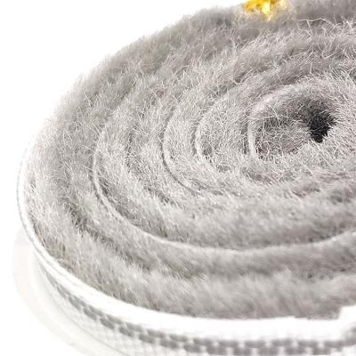 Cina Moderno stile di design CLJ Fined resistente al vento resistente alla polvere Mohair spazzola con plastico Weatherstripping e 3-25mm altezza pila in vendita
