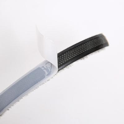 Cina Pelle di lana a scatto di spazzola per porte scorrevoli a prova di polvere a prova di insetti a prova di suono altezza pile 3-25mm larghezza 3-50mm in vendita