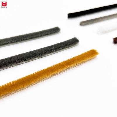 Cina NERO/GRAU/BRAUN/BLANCO/ALTRE PILLE di lana Striscia meteorologica per PVC in alluminio Materiale 100% PP e opzioni di colori multipli in vendita