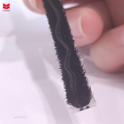 Cina 7*8 3p2l Striscia di vetro in lana con pinna di plastica per porte e finestre sigillo NERO/GRAU/BRUNO/BIANCO/ALTRO Durable 100% PP in vendita