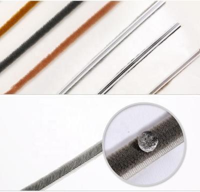 Cina Spazzola per le finestre scorrevoli per le pilastre industriali per il tempo 100%PP Spazzola per le pilastre altezza 3-25mm / larghezza 3-50mm in vendita