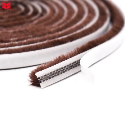 Cina 100% Pp Material Wool Pile Weather Strip con stile di design moderno e certificato ISO9001 2008 in colori grigio nero in vendita
