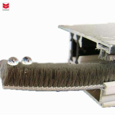 Cina 6.8 * 5 / 6 / 7 / 8 Pelle di spazzola Strip di sigillo per porte e finestre Design moderno altezza pila 3-25mm larghezza 3-50mm in vendita