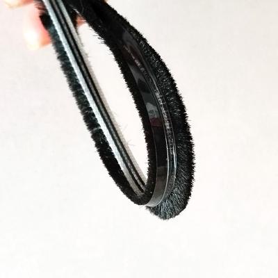 Cina 3-50 mm larghezza di pila Anti-polvere spazzola di sigillo Strip meteo per resistenza al vento e resistenza alla polvere soluzione porta finestra in vendita