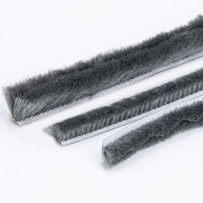 Cina Stile di design moderno 100%PP Pile di lana Strizza climatica per porte e finestre in alluminio in vendita