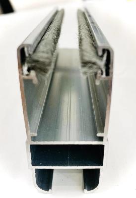 China Wolle stapel waterdicht borstelpakking weer afdichting deur en raam afdichting strip voor appartementen Te koop