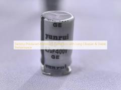 Condensatori in alluminio prodotti in fabbrica con lunga durata e prestazioni stabili