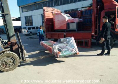 중국 PP/SMS/SMMS/폴리프로필렌/폴리에스테 작은 직물 슈레더는 칼을 뒤틀었습니다 판매용