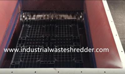 Cina XR1300 muoiono motore di plastica 75KW di lunghezza 1350mm della trinciatrice dei grumi dei materiali in vendita