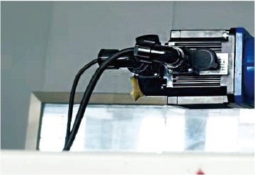 Servo motor lifting system in vertical curing oven