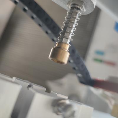 China Binnenzoolpers Geweven Etiket die de Emblemen van de Machinedruk bij T-shirtskleren het Hete Stempelen maken Te koop