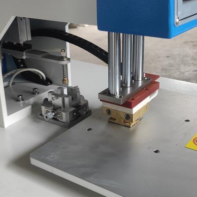 China Binnenzoolpers Geweven Etiket die de Emblemen van de Machinedruk bij T-shirtskleren het Hete Stempelen maken Te koop