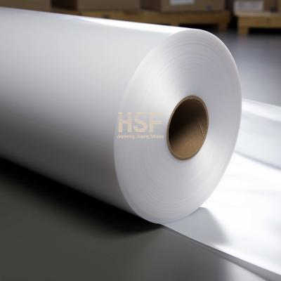China 80 μm ondoorzichtige witte MOPP-vrijstellingsfolie, voor voedselverpakkingen, laminatie, bandetiketten, industriële toepassingen, Te koop