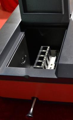 中国 6-7目に見える単一の破片インチのLcdスクリーンの紫外線単一ビーム分光光度計の器械の 販売のため