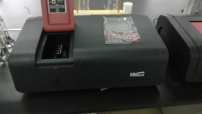 China Espectrofotômetro Uv-vis de feixe duplo com lâmpada de deutério Uv-1900 com interface USB à venda